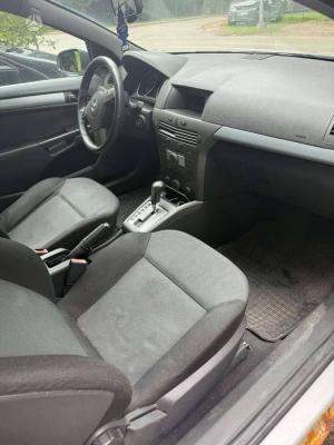 Pelēks Opel Astra 2006 Viļņa, ar dzinēja tilpumu 1.91 L un nobraukumu 273 tūkst. km par 1300 €, foto 10 vietnē AUTOMOTO.COM.LV