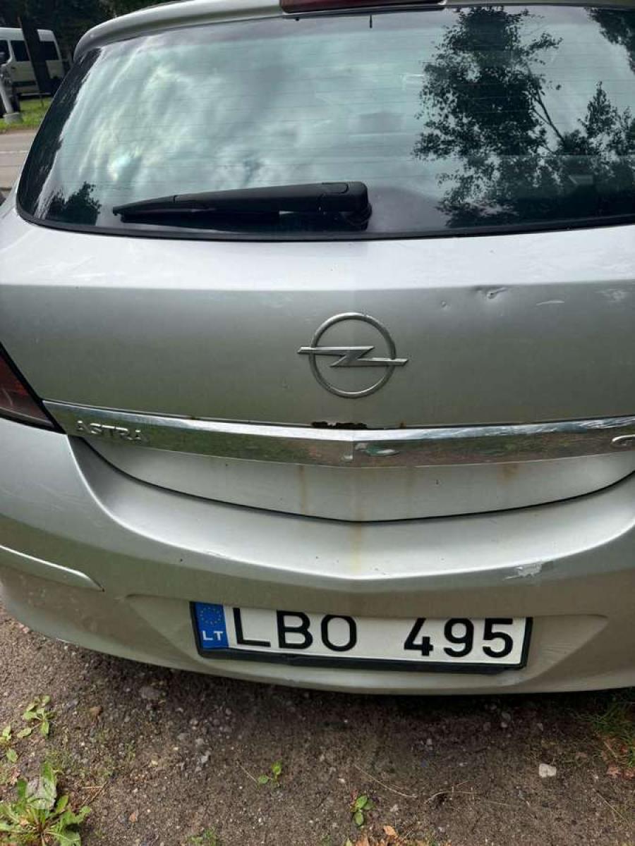 Pelēks Opel Astra 2006 Viļņa, ar dzinēja tilpumu 1.91 L un nobraukumu 273 tūkst. km par 1300 €, foto 14 vietnē AUTOMOTO.COM.LV