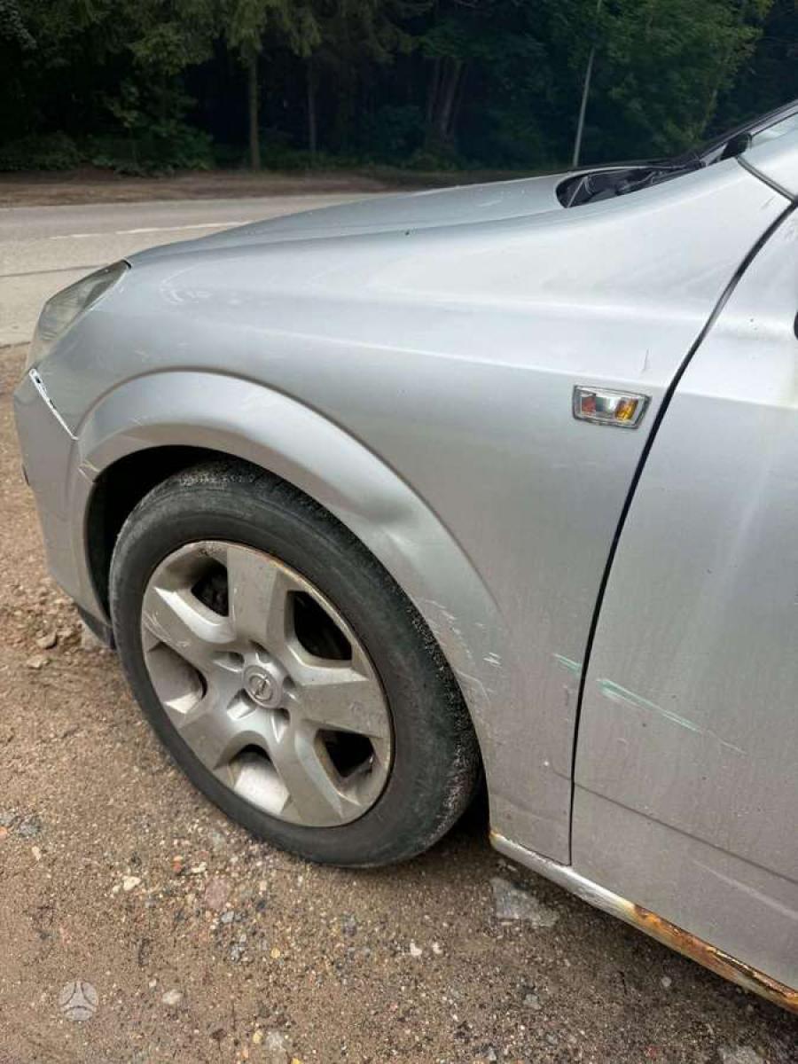 Pelēks Opel Astra 2006 Viļņa, ar dzinēja tilpumu 1.91 L un nobraukumu 273 tūkst. km par 1300 €, foto 15 vietnē AUTOMOTO.COM.LV