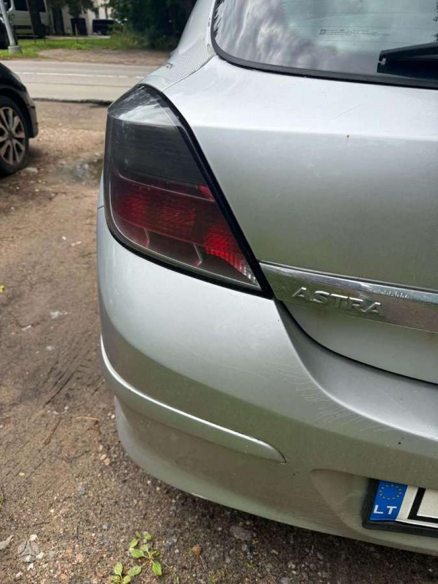 Pelēks Opel Astra 2006 Viļņa, ar dzinēja tilpumu 1.91 L un nobraukumu 273 tūkst. km par 1300 €, foto 17 vietnē AUTOMOTO.COM.LV