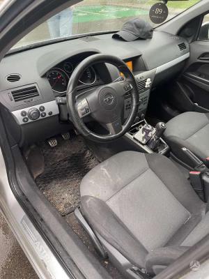 Pelēks Opel Astra 2006 Plungė, ar dzinēja tilpumu 1.80 L un nobraukumu 210 tūkst. km par 1100 €, foto 3 vietnē AUTOMOTO.COM.LV