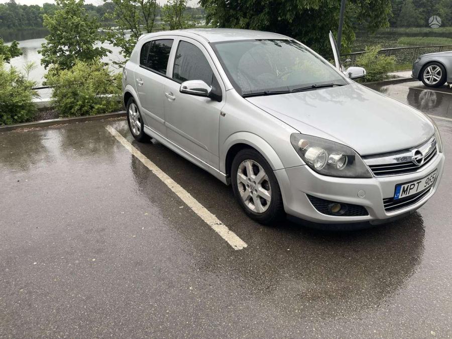 Pelēks Opel Astra 2006 Plungė, ar dzinēja tilpumu 1.80 L un nobraukumu 210 tūkst. km par 1100 €, foto 5 vietnē AUTOMOTO.COM.LV