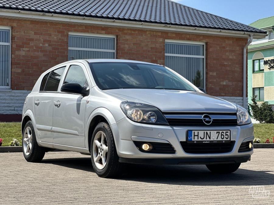 Grey Opel Astra 2006 in Vilnius, with an engine capacity of 1.80 L and mileage of 164 thousand km for 1950 €, photo 1 on AUTOMOTO.COM.LV