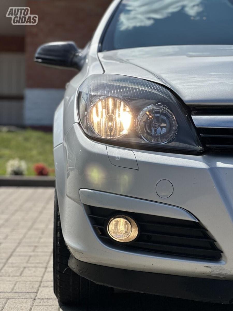 Grey Opel Astra 2006 in Vilnius, with an engine capacity of 1.80 L and mileage of 164 thousand km for 1950 €, photo 4 on AUTOMOTO.COM.LV