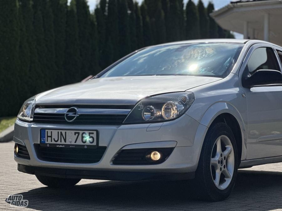Grey Opel Astra 2006 in Vilnius, with an engine capacity of 1.80 L and mileage of 164 thousand km for 1950 €, photo 8 on AUTOMOTO.COM.LV
