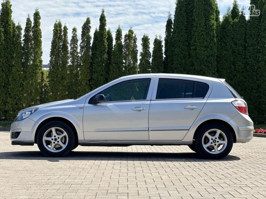 Grey Opel Astra 2006 in Vilnius, with an engine capacity of 1.80 L and mileage of 164 thousand km for 1950 €, photo 12 on AUTOMOTO.COM.LV