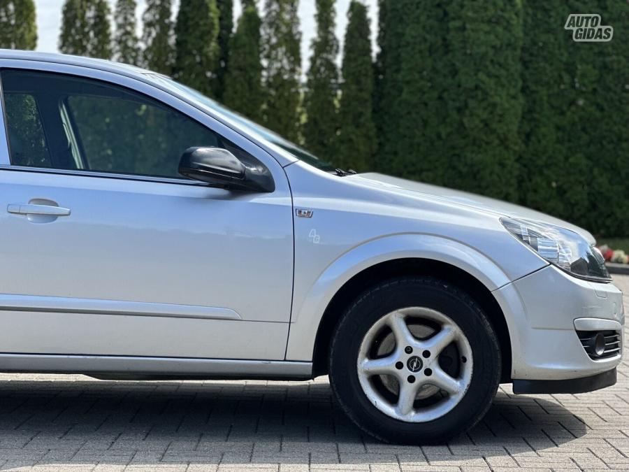 Grey Opel Astra 2006 in Vilnius, with an engine capacity of 1.80 L and mileage of 164 thousand km for 1950 €, photo 15 on AUTOMOTO.COM.LV