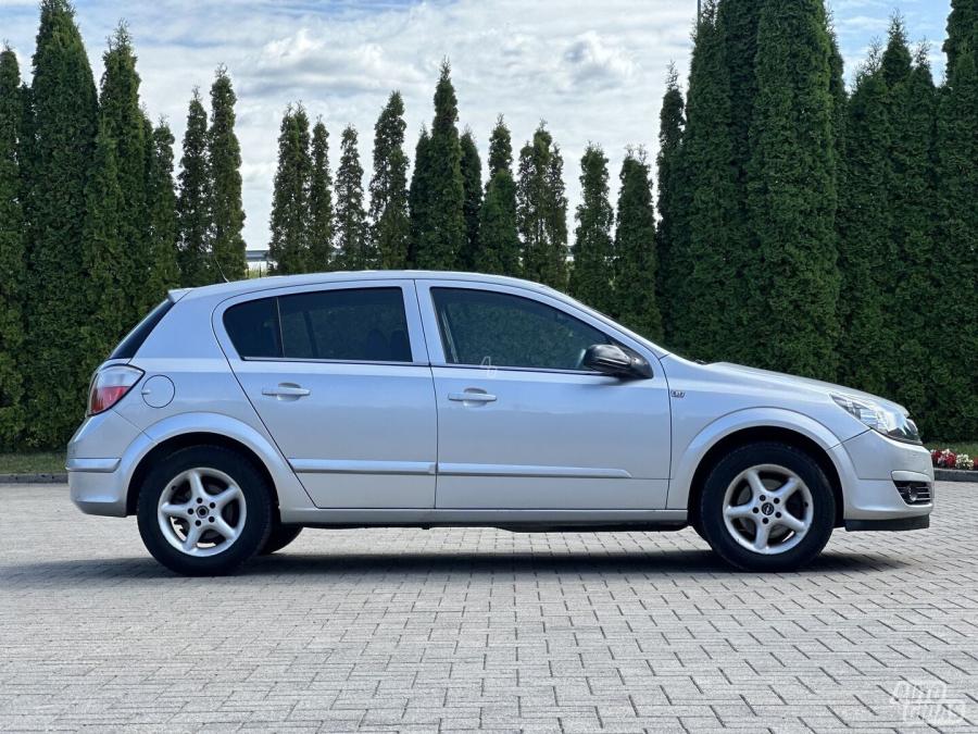 Grey Opel Astra 2006 in Vilnius, with an engine capacity of 1.80 L and mileage of 164 thousand km for 1950 €, photo 17 on AUTOMOTO.COM.LV