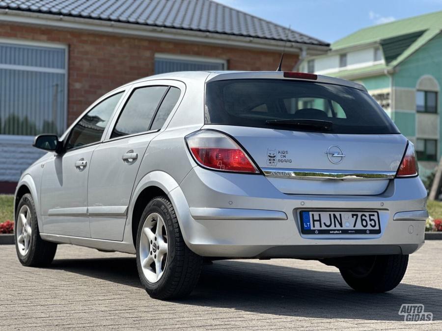Grey Opel Astra 2006 in Vilnius, with an engine capacity of 1.80 L and mileage of 164 thousand km for 1950 €, photo 18 on AUTOMOTO.COM.LV