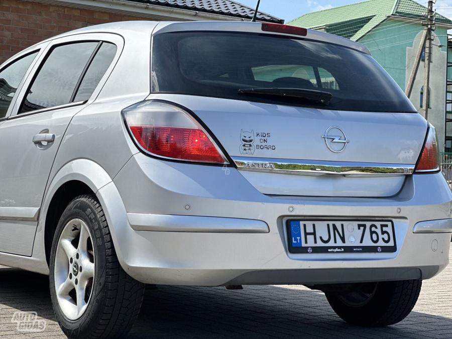 Grey Opel Astra 2006 in Vilnius, with an engine capacity of 1.80 L and mileage of 164 thousand km for 1950 €, photo 19 on AUTOMOTO.COM.LV