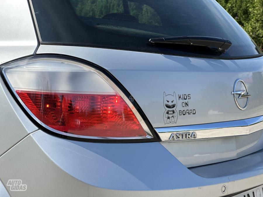 Grey Opel Astra 2006 in Vilnius, with an engine capacity of 1.80 L and mileage of 164 thousand km for 1950 €, photo 20 on AUTOMOTO.COM.LV