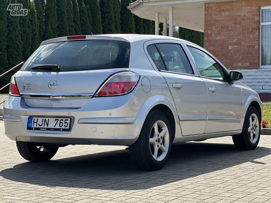 Grey Opel Astra 2006 in Vilnius, with an engine capacity of 1.80 L and mileage of 164 thousand km for 1950 €, photo 26 on AUTOMOTO.COM.LV
