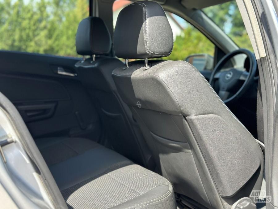 Grey Opel Astra 2006 in Vilnius, with an engine capacity of 1.80 L and mileage of 164 thousand km for 1950 €, photo 28 on AUTOMOTO.COM.LV