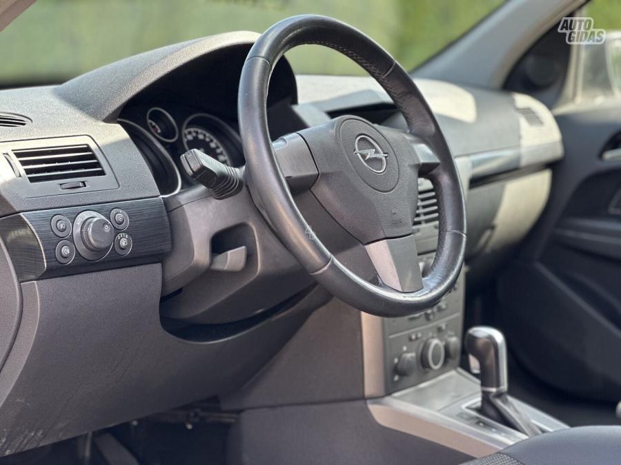 Grey Opel Astra 2006 in Vilnius, with an engine capacity of 1.80 L and mileage of 164 thousand km for 1950 €, photo 31 on AUTOMOTO.COM.LV