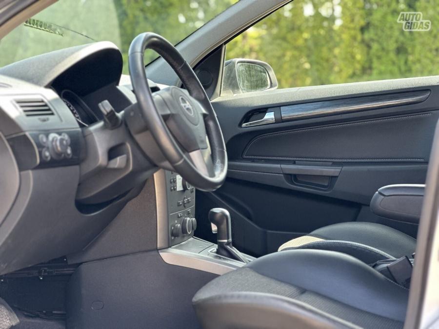 Grey Opel Astra 2006 in Vilnius, with an engine capacity of 1.80 L and mileage of 164 thousand km for 1950 €, photo 32 on AUTOMOTO.COM.LV