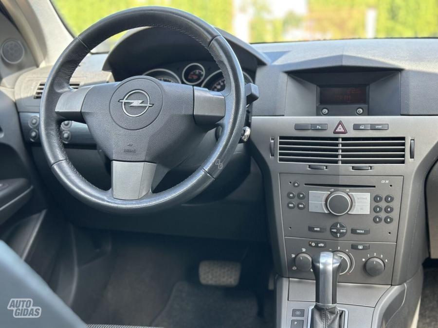 Grey Opel Astra 2006 in Vilnius, with an engine capacity of 1.80 L and mileage of 164 thousand km for 1950 €, photo 33 on AUTOMOTO.COM.LV