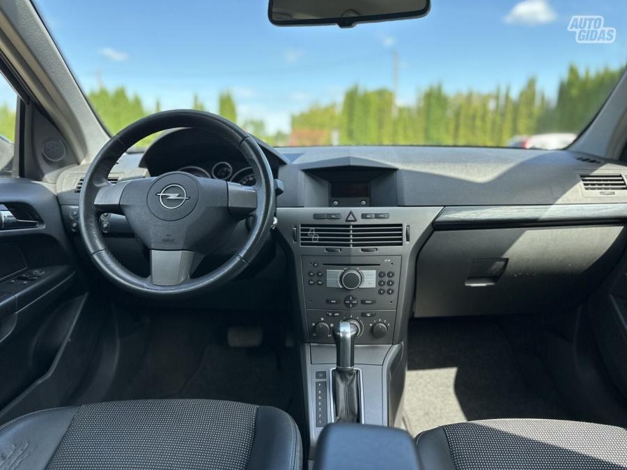 Grey Opel Astra 2006 in Vilnius, with an engine capacity of 1.80 L and mileage of 164 thousand km for 1950 €, photo 37 on AUTOMOTO.COM.LV