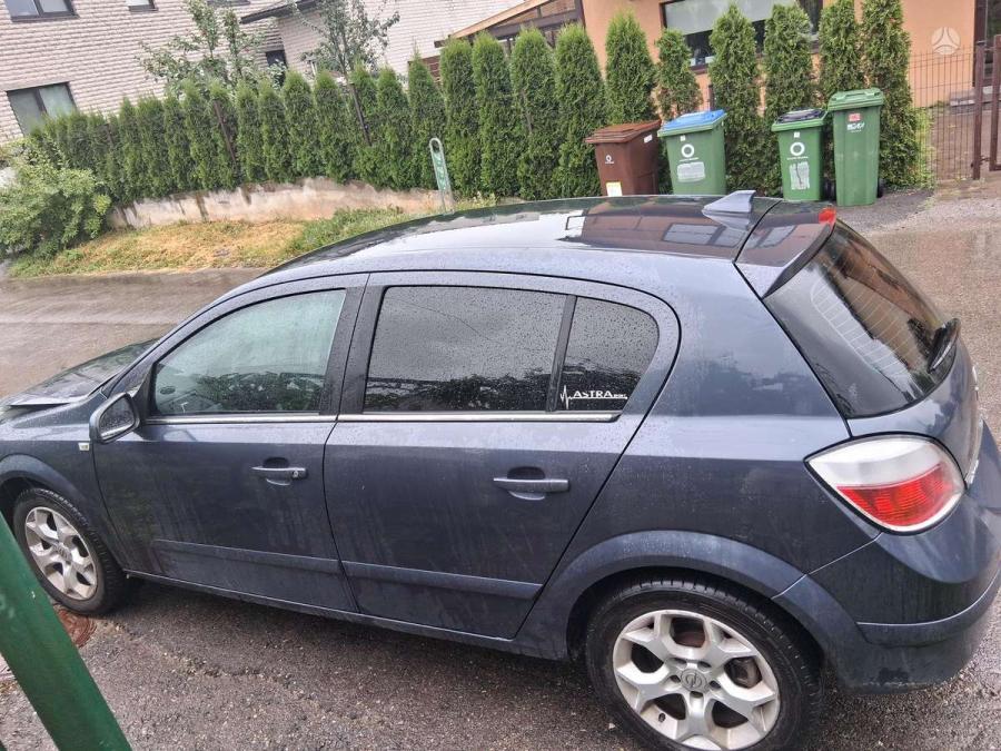 Pelēks Opel Astra 2006 Kauņa, ar dzinēja tilpumu 1.90 L un nobraukumu 244 tūkst. km par 600 €, foto 1 vietnē AUTOMOTO.COM.LV