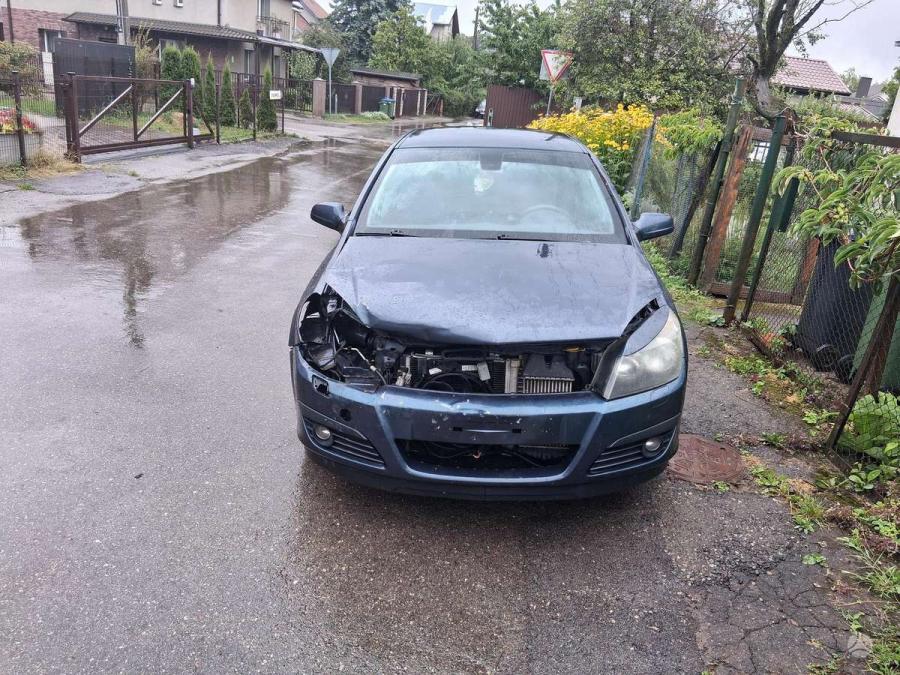 Pelēks Opel Astra 2006 Kauņa, ar dzinēja tilpumu 1.90 L un nobraukumu 244 tūkst. km par 600 €, foto 3 vietnē AUTOMOTO.COM.LV