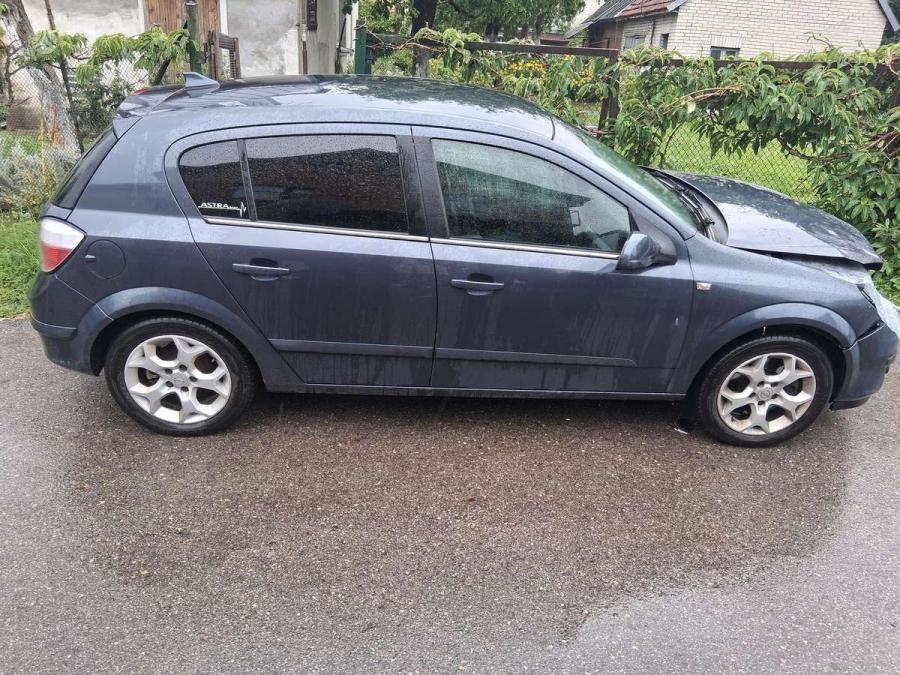 Pelēks Opel Astra 2006 Kauņa, ar dzinēja tilpumu 1.90 L un nobraukumu 244 tūkst. km par 600 €, foto 5 vietnē AUTOMOTO.COM.LV