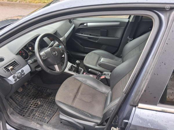 Pelēks Opel Astra 2006 Kauņa, ar dzinēja tilpumu 1.90 L un nobraukumu 244 tūkst. km par 600 €, foto 6 vietnē AUTOMOTO.COM.LV