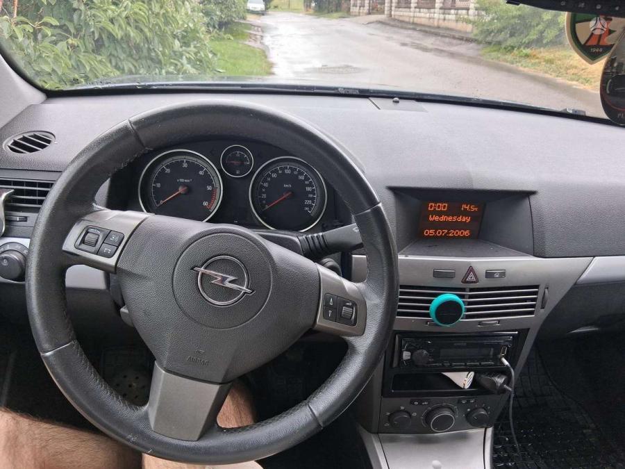 Pelēks Opel Astra 2006 Kauņa, ar dzinēja tilpumu 1.90 L un nobraukumu 244 tūkst. km par 600 €, foto 8 vietnē AUTOMOTO.COM.LV