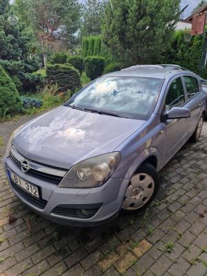 Grey Opel Astra 2006 in Vilnius, with an engine capacity of 1.60 L and mileage of 196 thousand km for 1200 €, photo  on AUTOMOTO.COM.LV