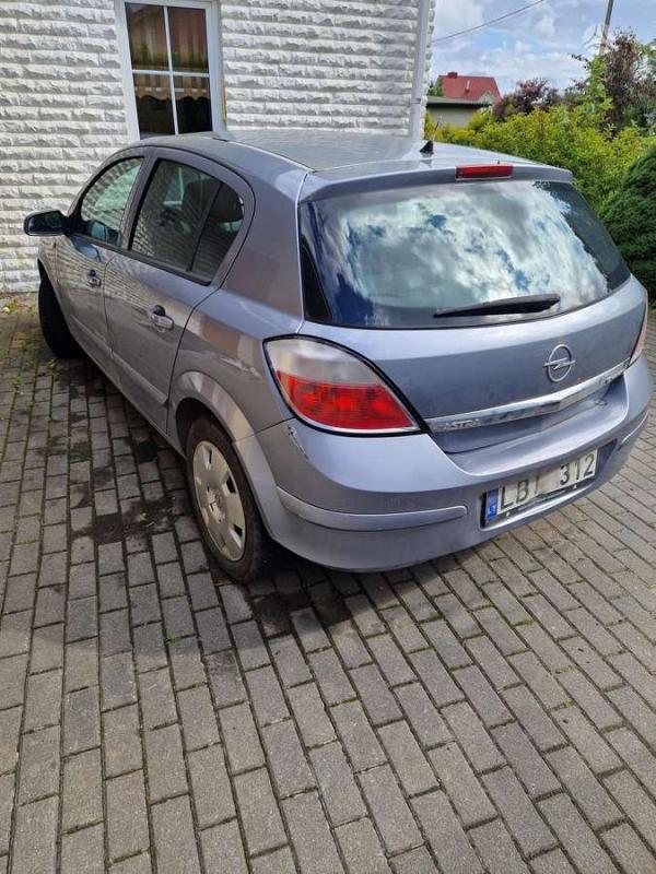 Grey Opel Astra 2006 in Vilnius, with an engine capacity of 1.60 L and mileage of 196 thousand km for 1200 €, photo 3 on AUTOMOTO.COM.LV