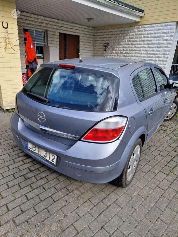 Grey Opel Astra 2006 in Vilnius, with an engine capacity of 1.60 L and mileage of 196 thousand km for 1200 €, photo 7 on AUTOMOTO.COM.LV