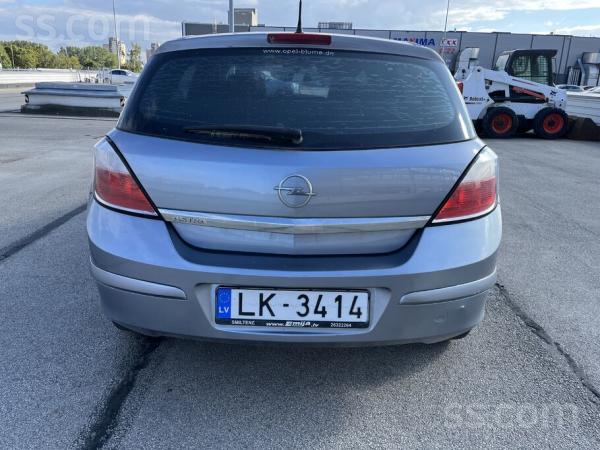 Pelēks Opel Astra 2006 Rīga, ar dzinēja tilpumu 1.40 L un nobraukumu 204 tūkst. km par 1000 €, foto 6 vietnē AUTOMOTO.COM.LV