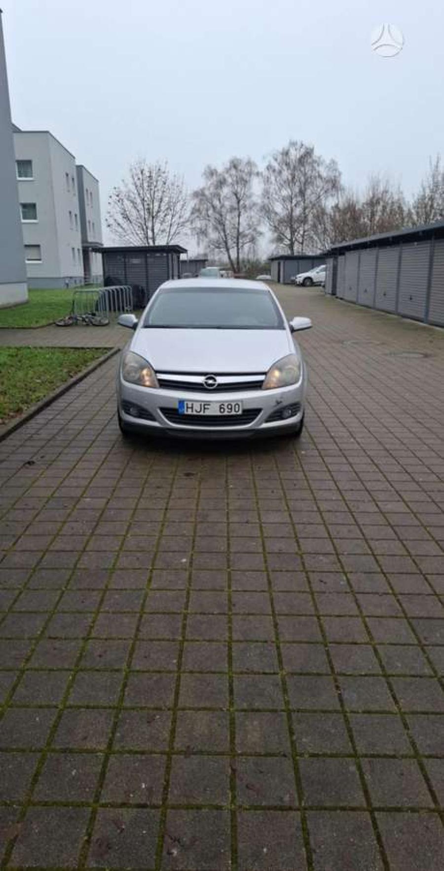 Grey Opel Astra 2006 in Vilnius, with an engine capacity of 1.91 L and mileage of 336 thousand km for 1000 €, photo 4 on AUTOMOTO.COM.LV