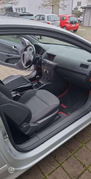 Grey Opel Astra 2006 in Vilnius, with an engine capacity of 1.91 L and mileage of 336 thousand km for 1000 €, photo 6 on AUTOMOTO.COM.LV