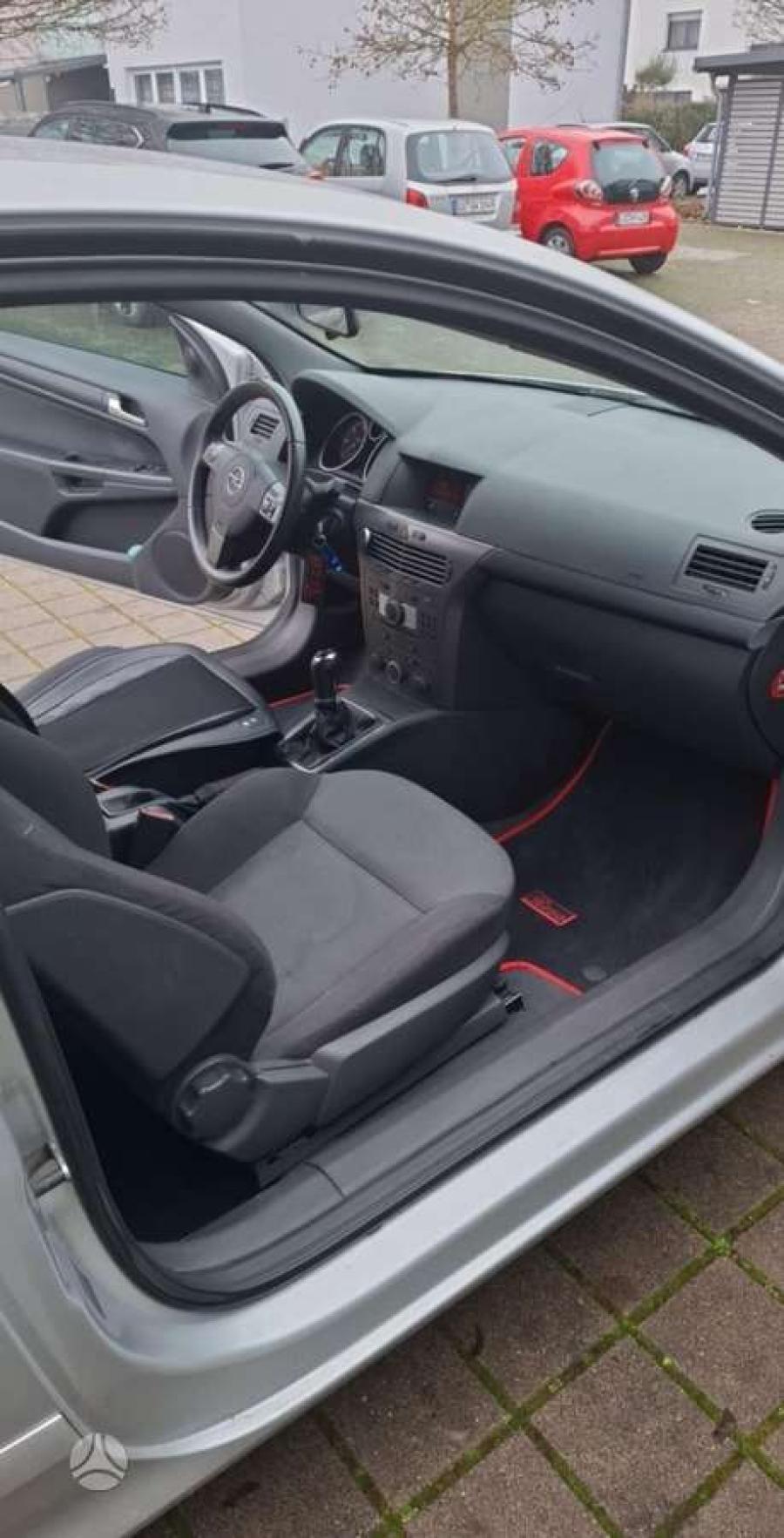 Grey Opel Astra 2006 in Vilnius, with an engine capacity of 1.91 L and mileage of 336 thousand km for 1000 €, photo 6 on AUTOMOTO.COM.LV