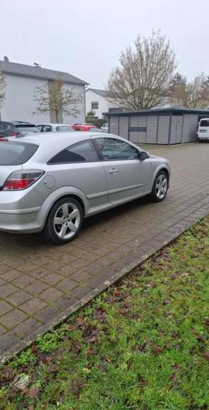 Grey Opel Astra 2006 in Vilnius, with an engine capacity of 1.91 L and mileage of 336 thousand km for 1000 €, photo 8 on AUTOMOTO.COM.LV
