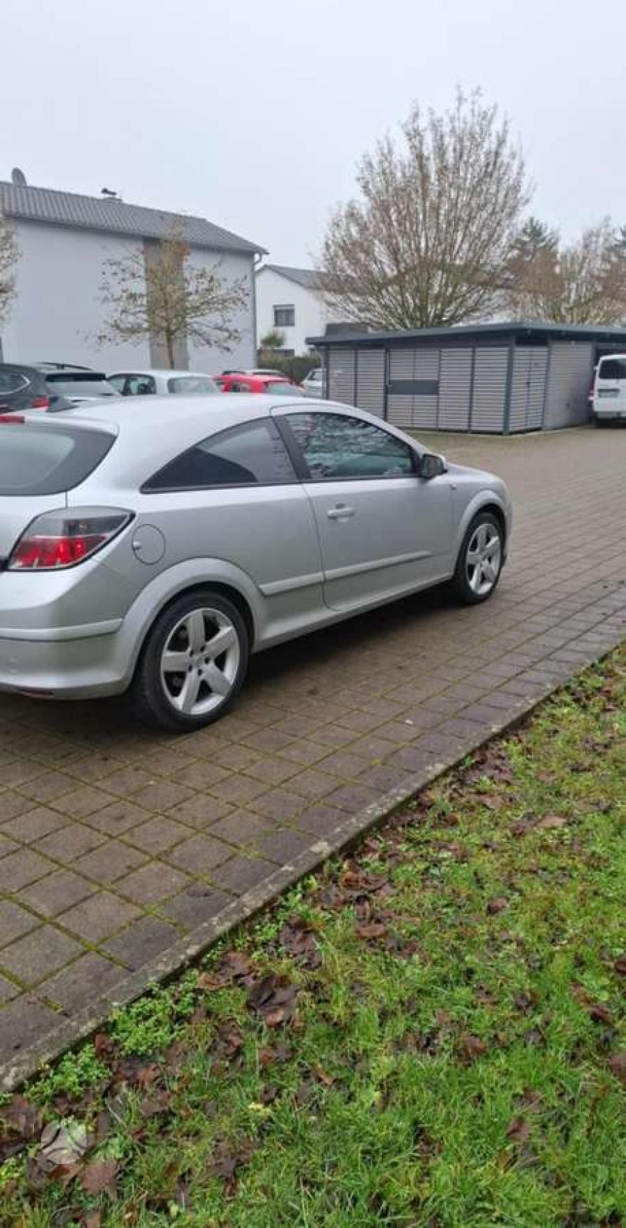 Grey Opel Astra 2006 in Vilnius, with an engine capacity of 1.91 L and mileage of 336 thousand km for 1000 €, photo 8 on AUTOMOTO.COM.LV