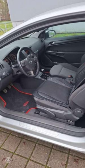 Grey Opel Astra 2006 in Vilnius, with an engine capacity of 1.91 L and mileage of 336 thousand km for 1000 €, photo 9 on AUTOMOTO.COM.LV