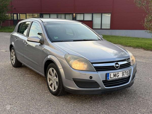 Opel Astra 2006 in Utena on AUTOMOTO.COM.LV Grey Opel Astra 2006 in Utena, with an engine capacity of 1.80 L and mileage of 161 thousand km for 1300 €, photo 3 on AUTOMOTO.COM.LV
