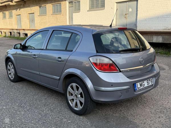 Opel Astra 2006 in Utena on AUTOMOTO.COM.LV Grey Opel Astra 2006 in Utena, with an engine capacity of 1.80 L and mileage of 161 thousand km for 1300 €, photo 6 on AUTOMOTO.COM.LV