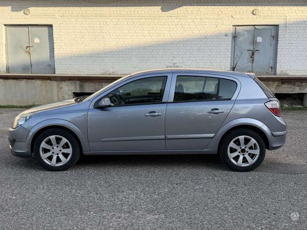 Opel Astra 2006 in Utena on AUTOMOTO.COM.LV Grey Opel Astra 2006 in Utena, with an engine capacity of 1.80 L and mileage of 161 thousand km for 1300 €, photo 7 on AUTOMOTO.COM.LV