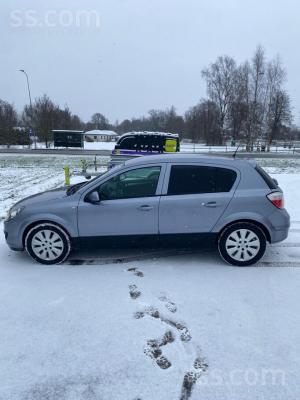 Grey Opel Astra 2006 in Limbazi, with an engine capacity of 1.90 L and mileage of 353 thousand km for 1000 €, photo 2 on AUTOMOTO.COM.LV