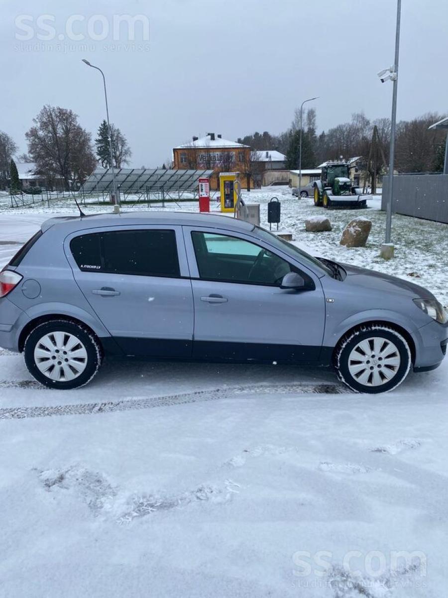 Grey Opel Astra 2006 in Limbazi, with an engine capacity of 1.90 L and mileage of 353 thousand km for 1000 €, photo 4 on AUTOMOTO.COM.LV