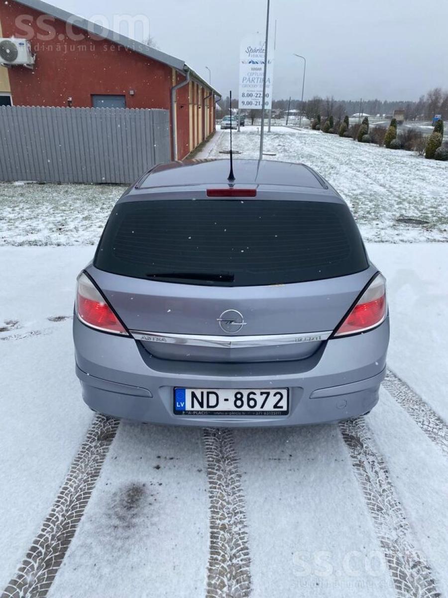 Grey Opel Astra 2006 in Limbazi, with an engine capacity of 1.90 L and mileage of 353 thousand km for 1000 €, photo 9 on AUTOMOTO.COM.LV