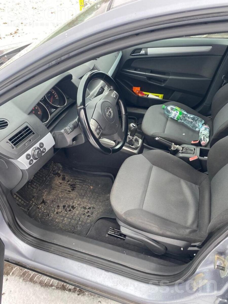 Grey Opel Astra 2006 in Limbazi, with an engine capacity of 1.90 L and mileage of 353 thousand km for 1000 €, photo 21 on AUTOMOTO.COM.LV