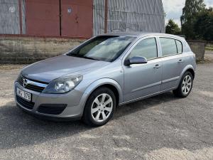 Opel Astra 2006 in Utena on AUTOMOTO.COM.LV Grey Opel Astra 2006 in Utena, with an engine capacity of 1.80 L and mileage of 162 thousand km for 1700 €, photo 1 on AUTOMOTO.COM.LV