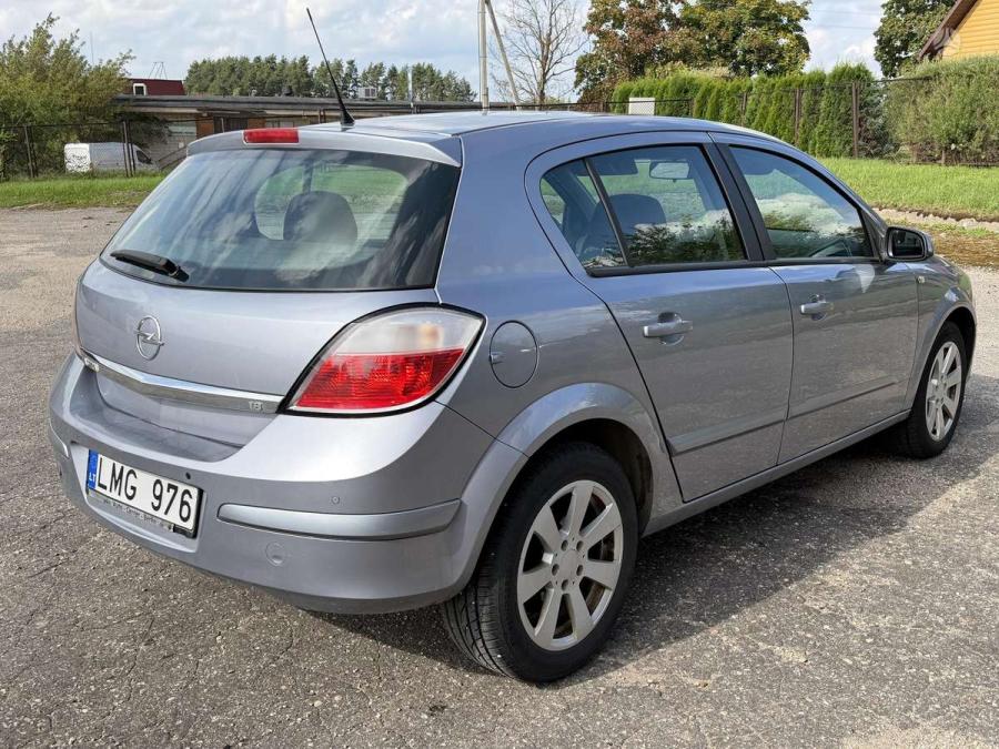 Pelēks Opel Astra 2006 Utena, ar dzinēja tilpumu 1.80 L un nobraukumu 162 tūkst. km par 1700 €, foto 4 vietnē AUTOMOTO.COM.LV