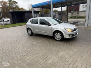 Grey Opel Astra 2006 in Vilnius, with an engine capacity of 1.90 L and mileage of 250 thousand km for 1250 €, photo  on AUTOMOTO.COM.LV