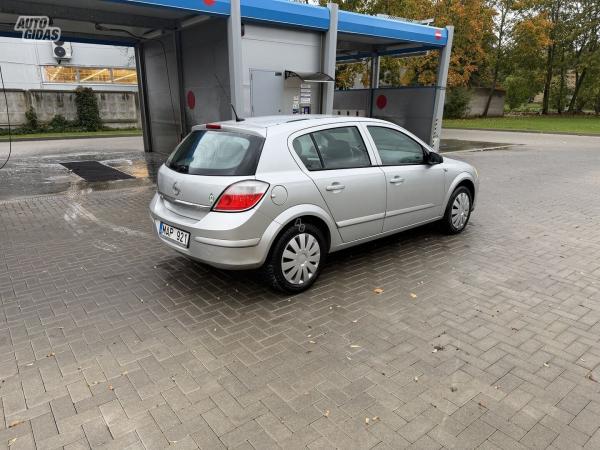 Опель Астра 2006 в Вильнюс на AUTOMOTO.COM.LV Серый Опель Астра 2006 в Вильнюс, объемом двигателя 1.90 л и пробегом 250 тыс. км за 1250 €, фото 3 на AUTOMOTO.COM.LV