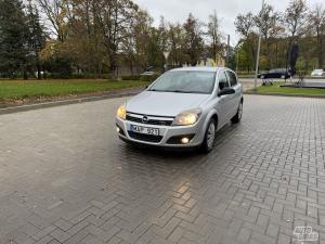 Grey Opel Astra 2006 in Vilnius, with an engine capacity of 1.90 L and mileage of 250 thousand km for 1250 €, photo 4 on AUTOMOTO.COM.LV