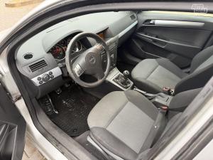 Grey Opel Astra 2006 in Vilnius, with an engine capacity of 1.90 L and mileage of 250 thousand km for 1250 €, photo 8 on AUTOMOTO.COM.LV