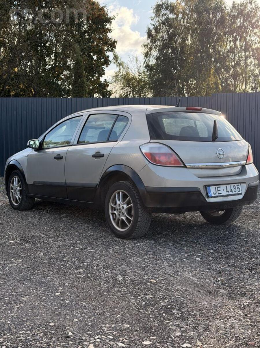 Grey Opel Astra 2006 in Riga, with an engine capacity of 1.90 L and mileage of 452 thousand km for 850 €, photo 4 on AUTOMOTO.COM.LV